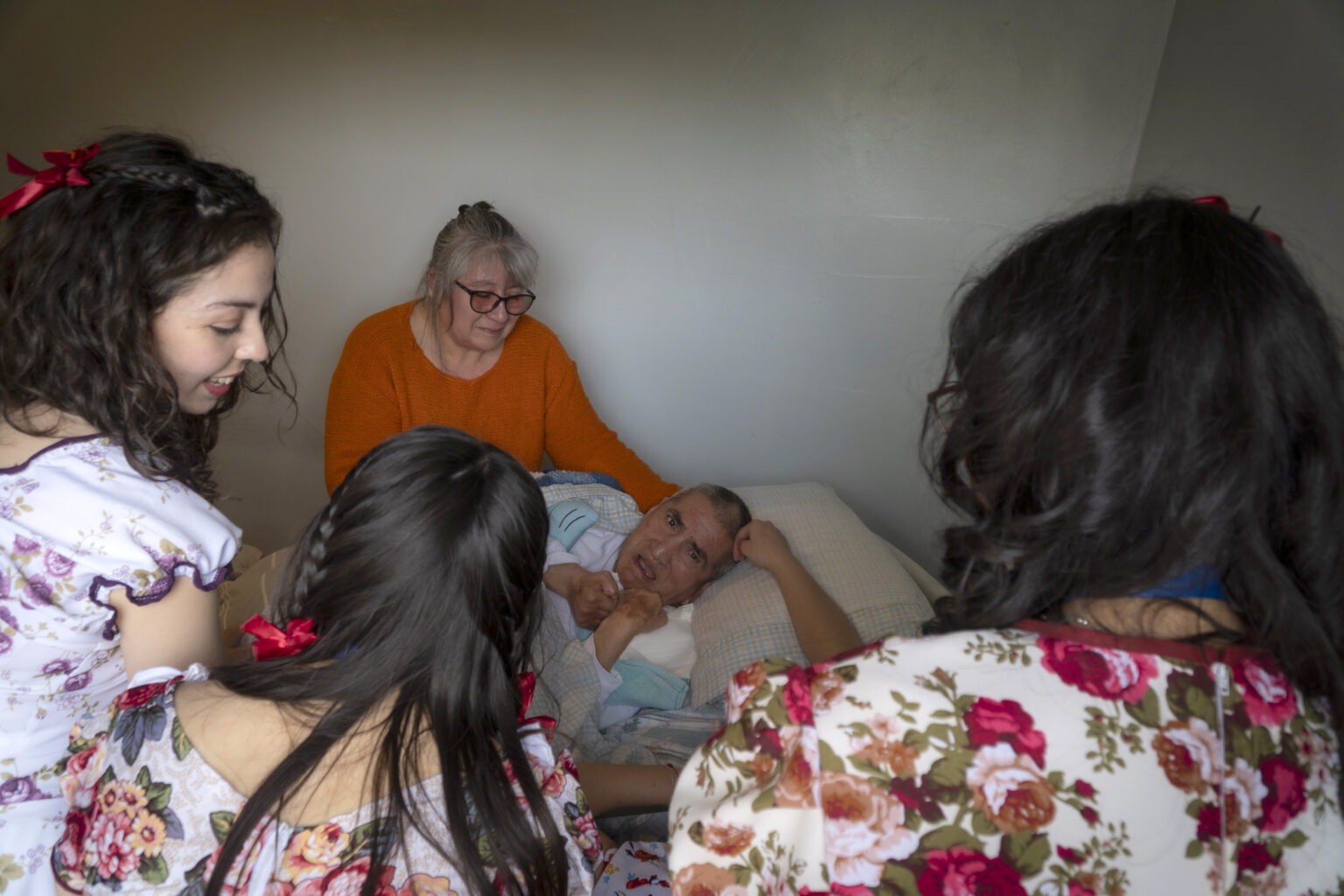 Pacientes de cuidados paliativos universales reciben emotivo saludo de ...